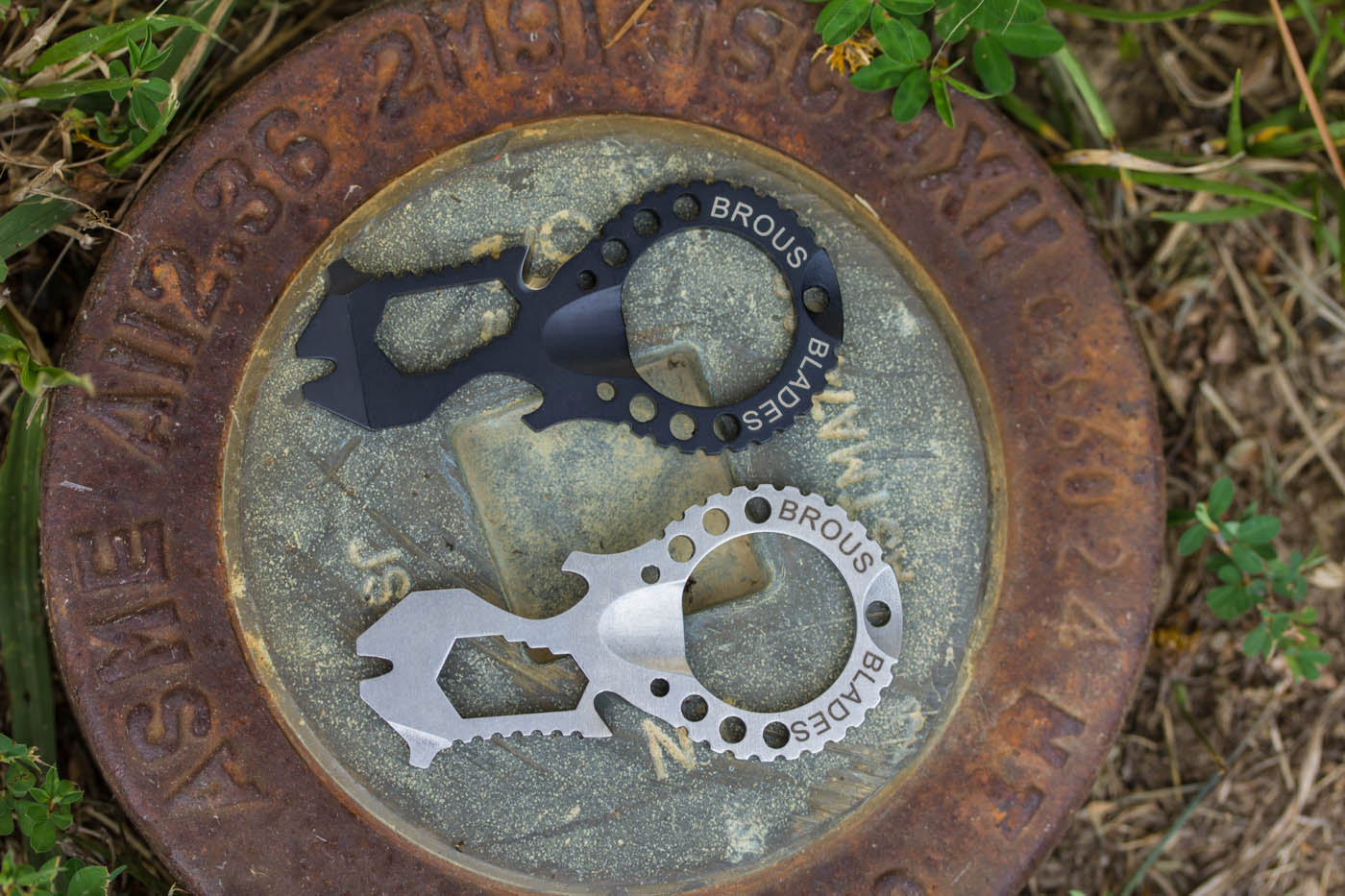 Brous Blades BMT Brous Multi-Tool, Black - KnifeCenter - JBBMTBLK ...