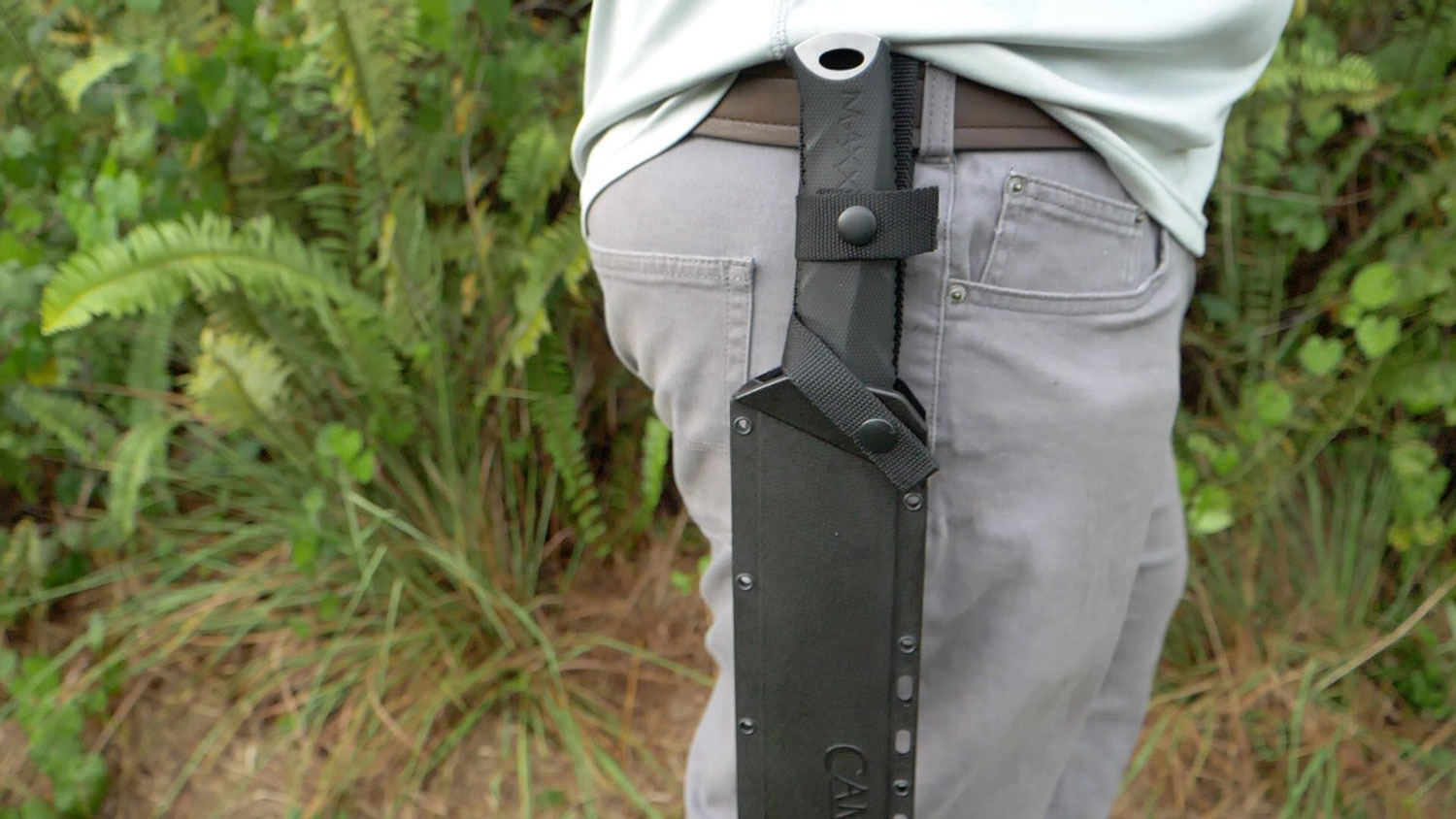 Camillus Carnivore Maxx 2.0 Machete 16" Titanium Bonded Sawback Chisel ...