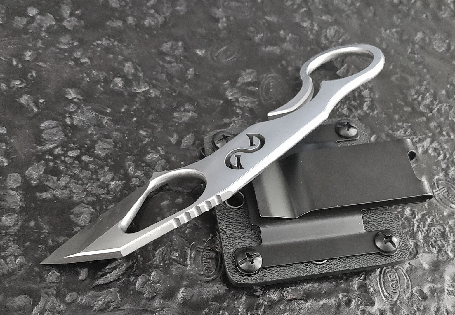 Liong Mah Designs Xenobit Karambit-Style Fixed Neck Knife 2" S35VN ...