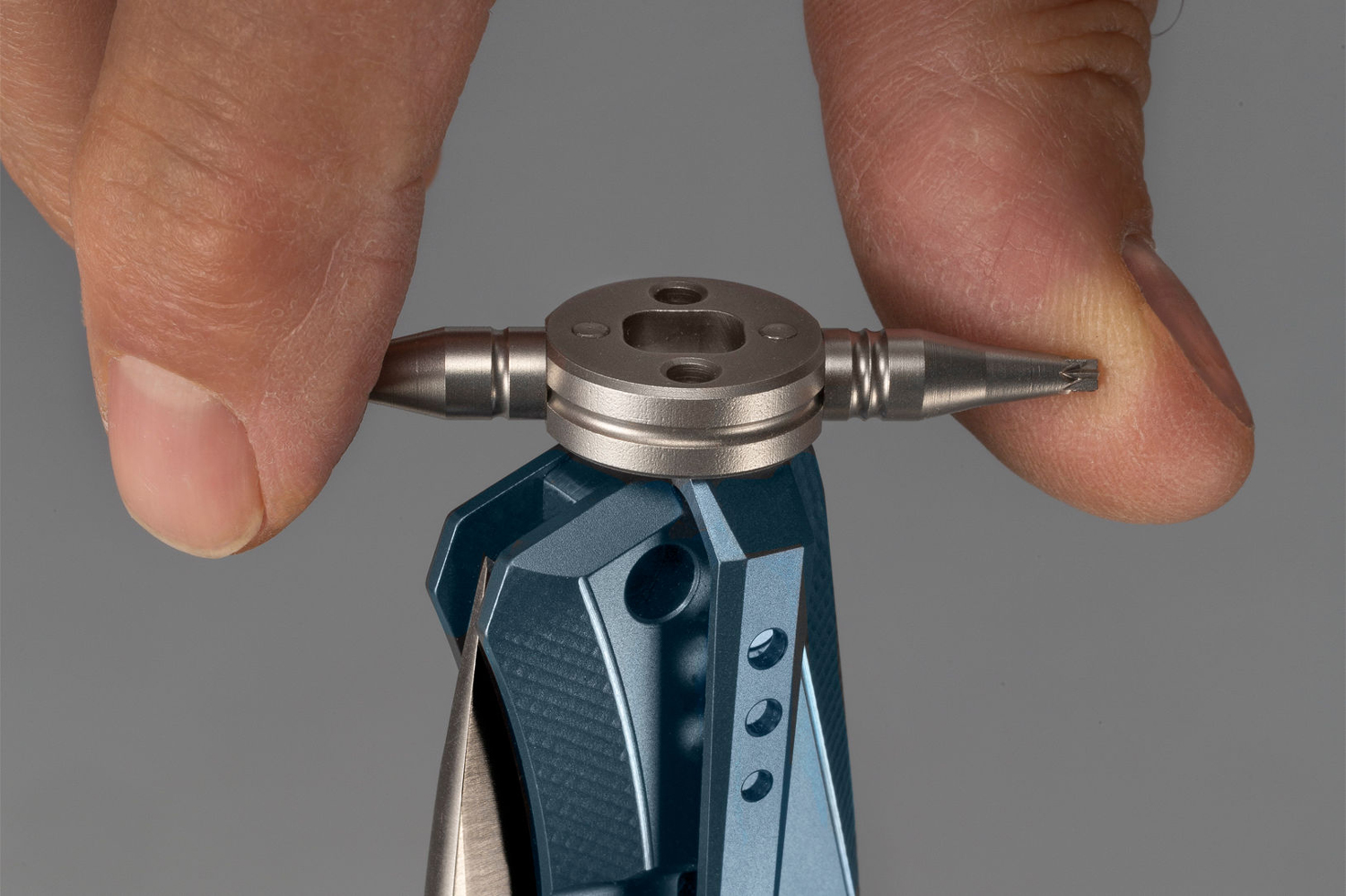 LionSteel Handy Tool with T6/T8 Torx Bits and Hex Wrench - KnifeCenter ...