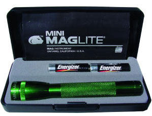 MagLite 2AA Flashlight Green Gift Boxed - KnifeCenter - M2A39L ...