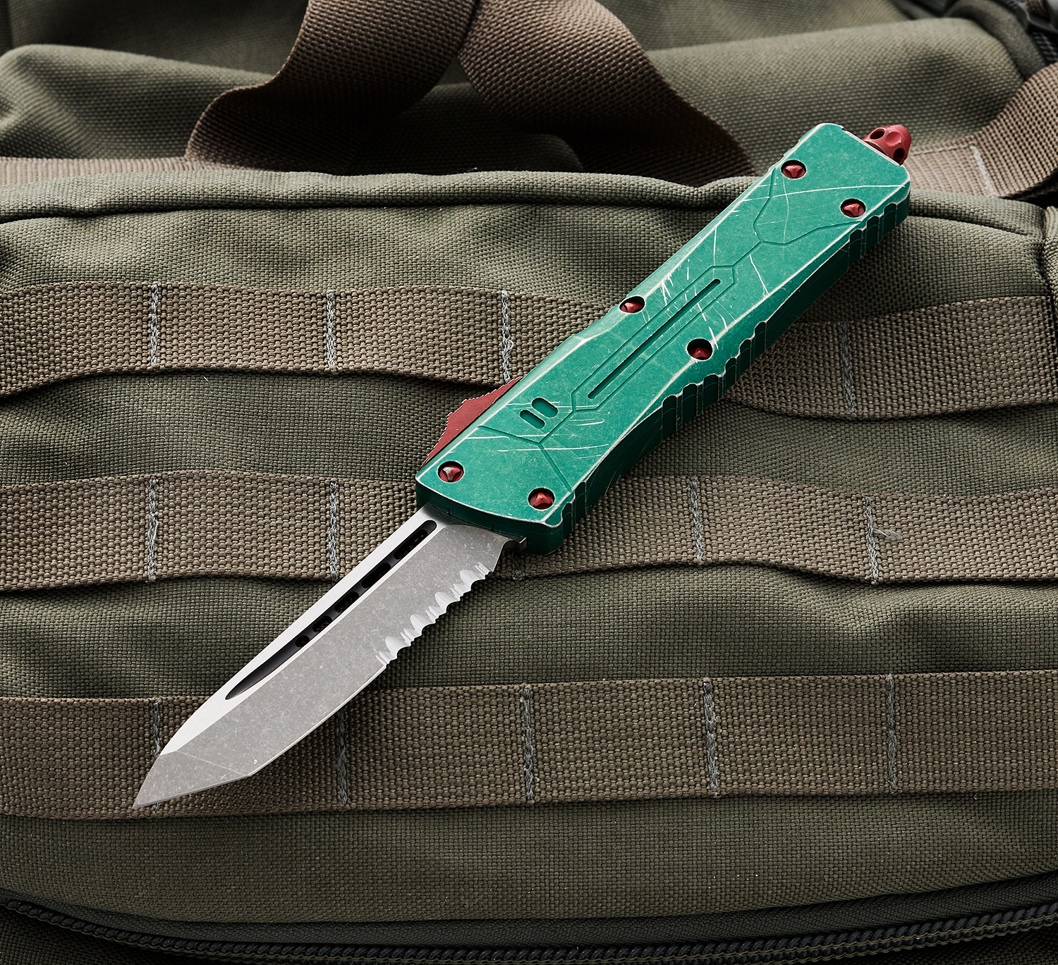 Microtech 144-11BH Bounty Hunter Combat Troodon AUTO OTF Knife 3.75" Apocalyptic Tanto Combo ...