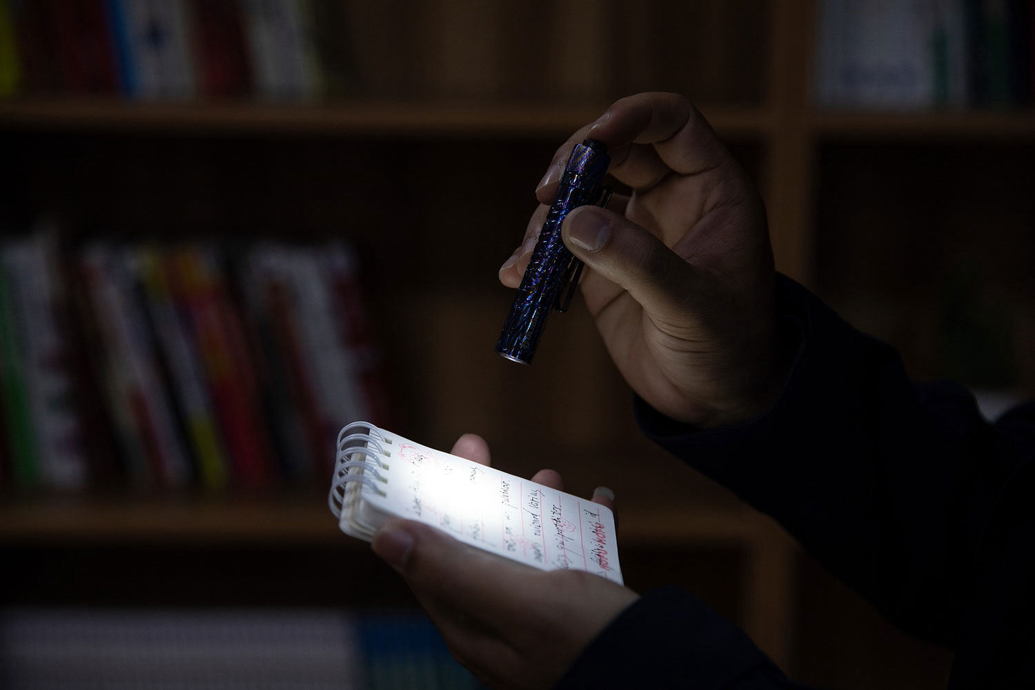 Olight Limited Edition i3T EOS Slim LED Flashlight, Titanium Damascus ...