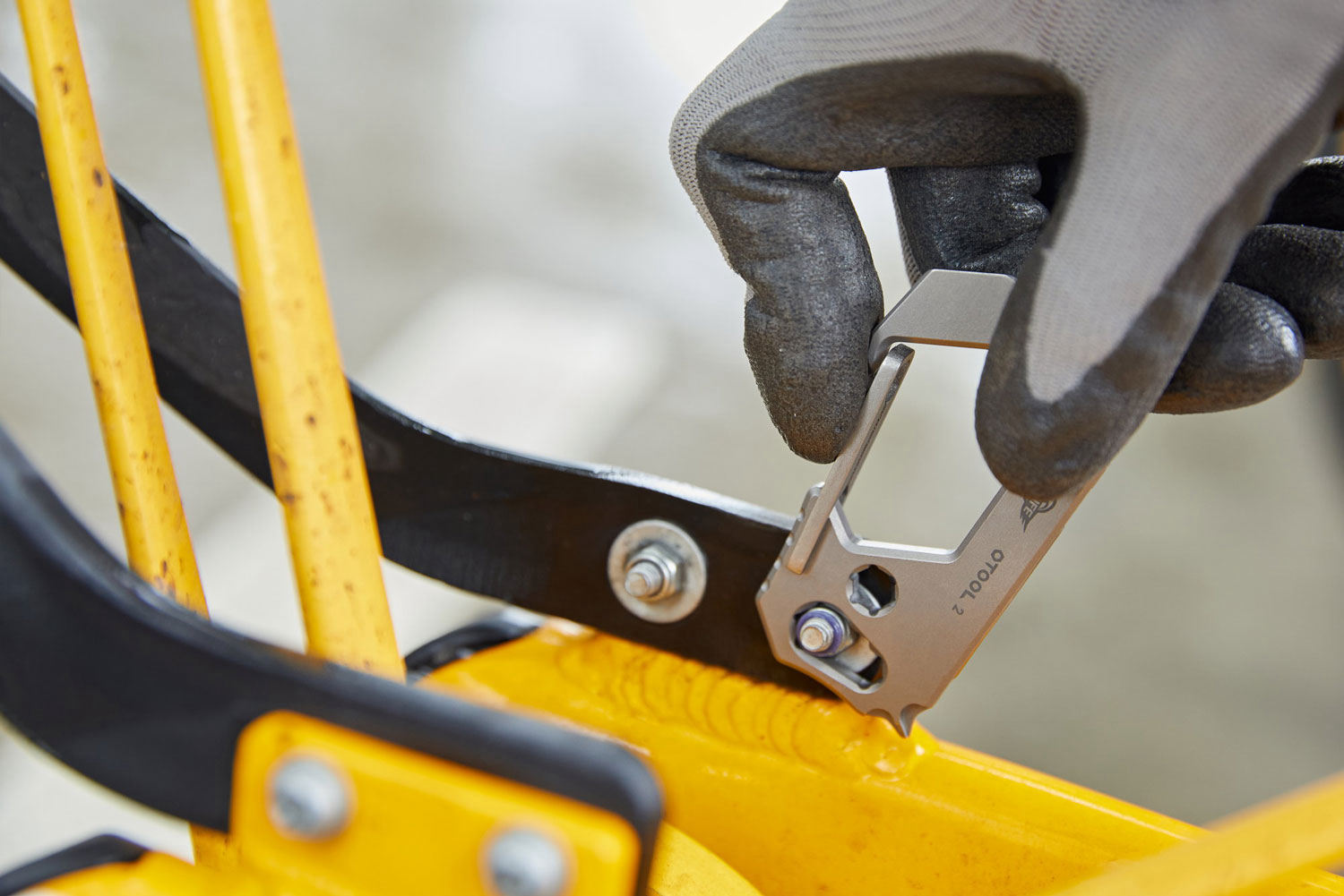 Olight Oknife Otool 2 Multifunction Carabiner Tool, Titanium ...