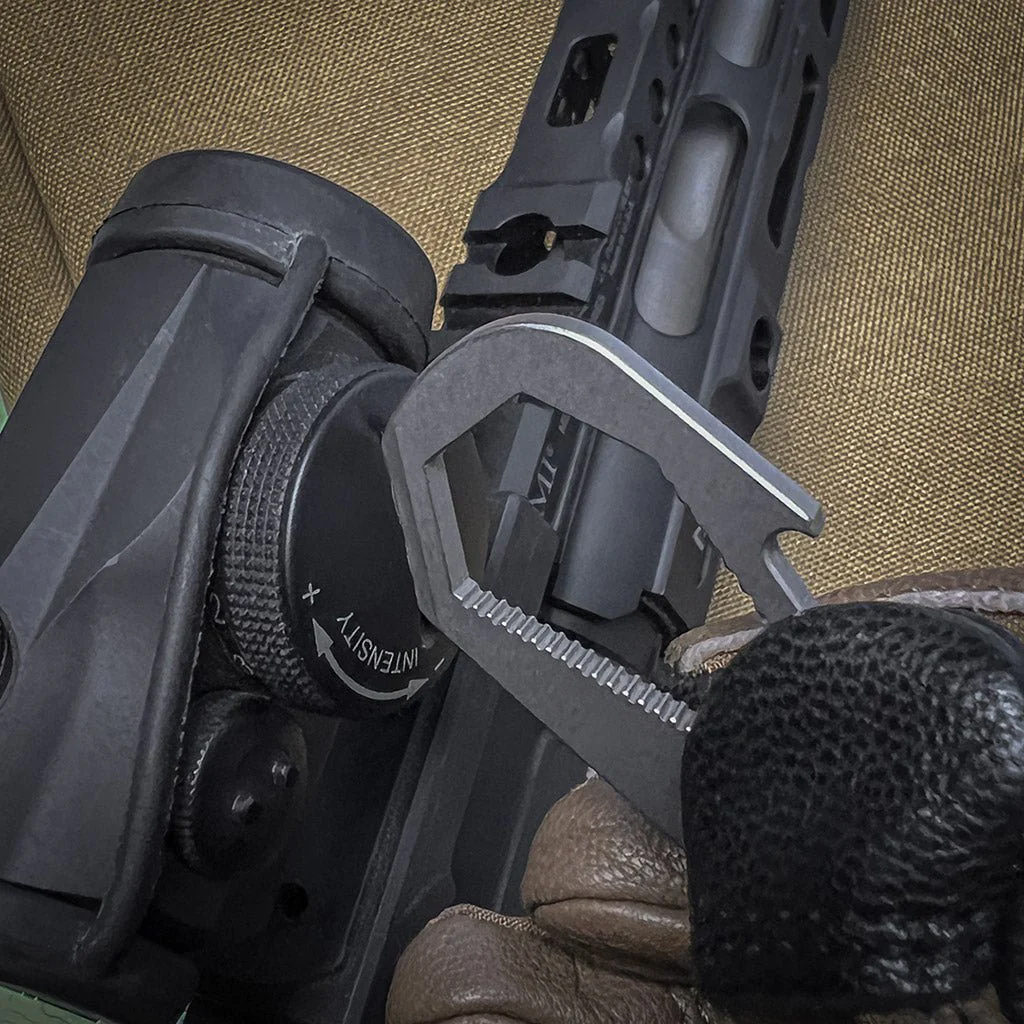 Prometheus Design Werx PDW Standard Issue Dog Tag Tool - KnifeCenter ...